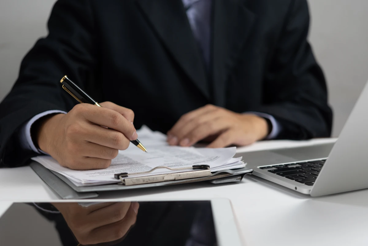Le Dol en Droit des Contrats : Analyse et Conséquences ...